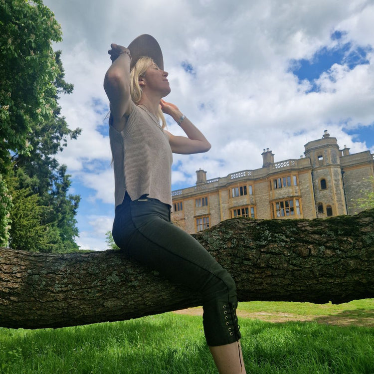 A Moment Of Calm With Lis Roscoe – TROY London